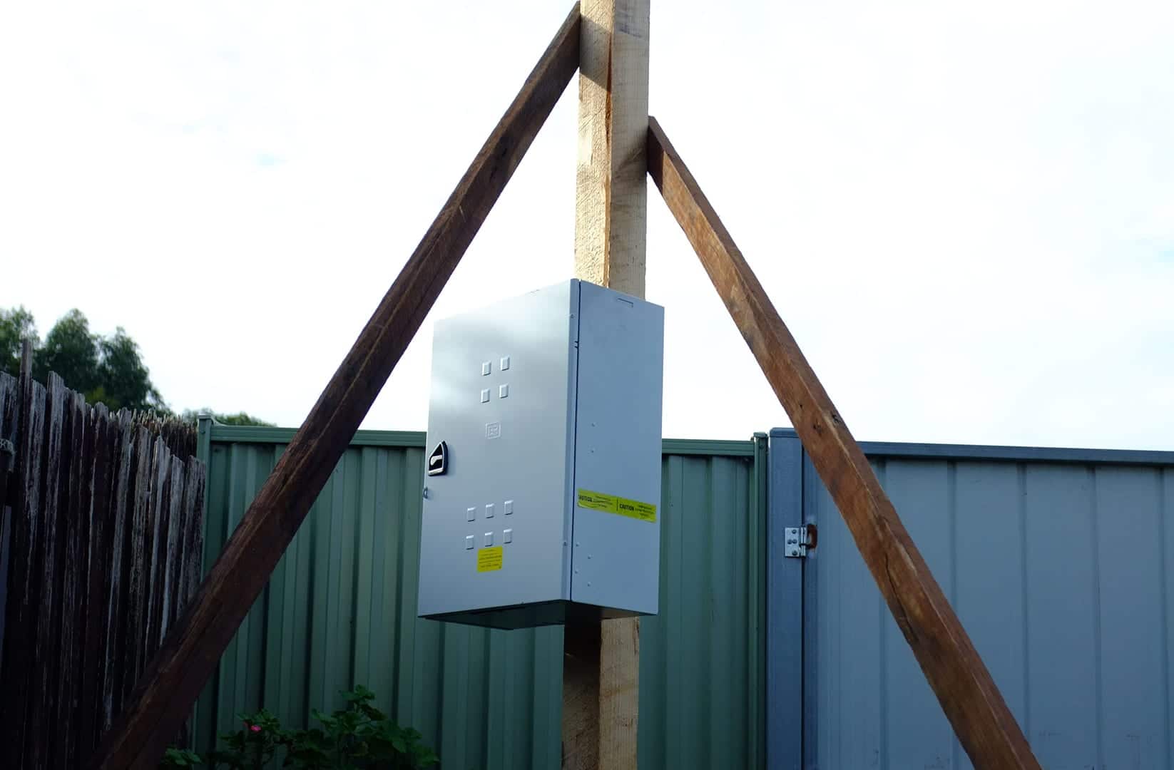 Temporary Builders Power Pole Hire Melbourne - Construction Site Power ...